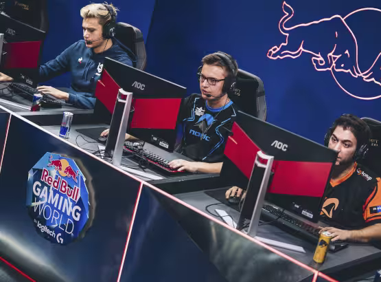AGON by AOC e Red Bull rinnovano la loro partnership gaming per il 2023 ...